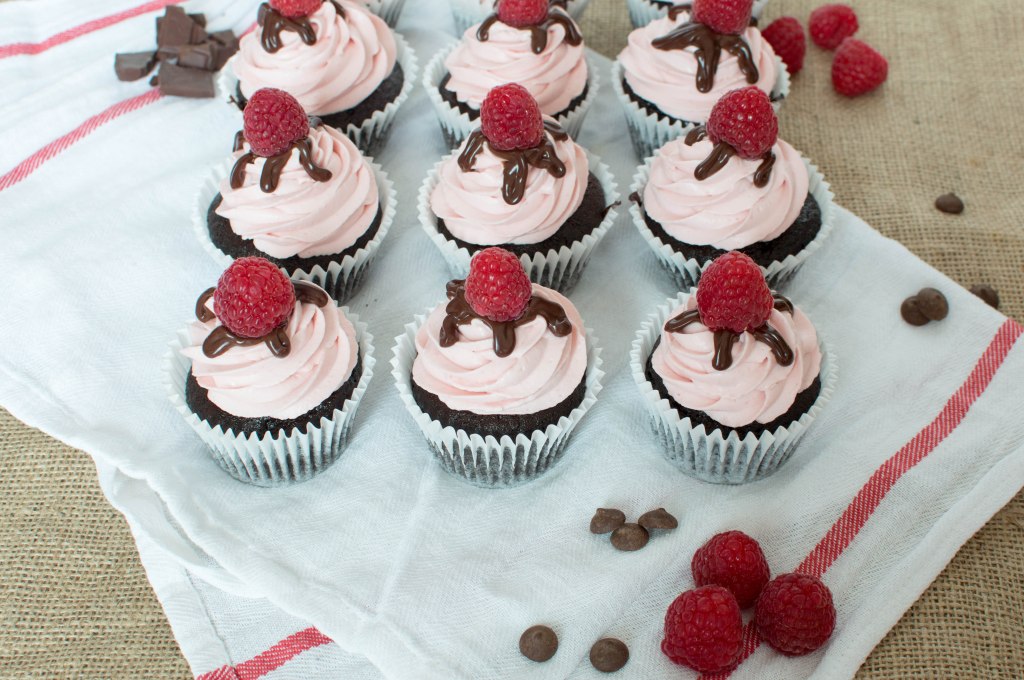 Raspberry & Dark Chocolate Cupcakes – Kay's Kitchen